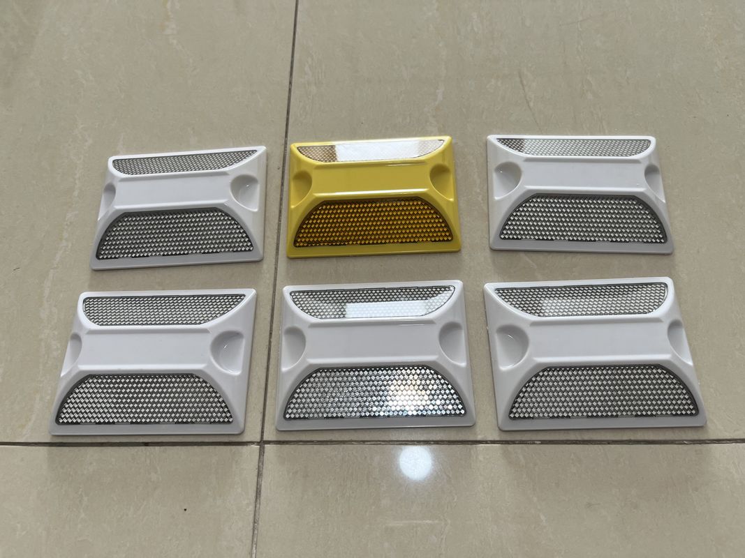 Refletive Yellow Plastic Cat Eye Reflective Sand Filled Road Studs ...