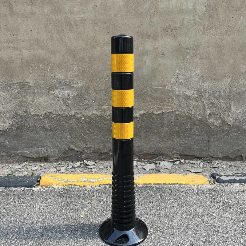 Black Color Road Safety PU Spring Flexible Delineator Post Traffic Bollards