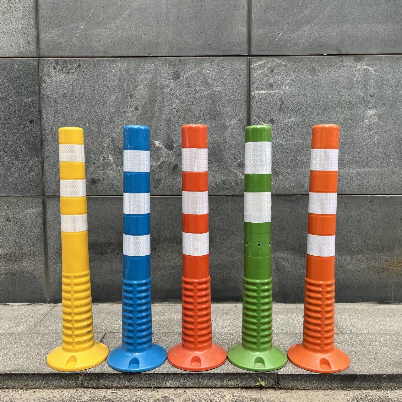 Popular Spring Parking Sign Post Road Safety Flexible PU Screw Thread ...