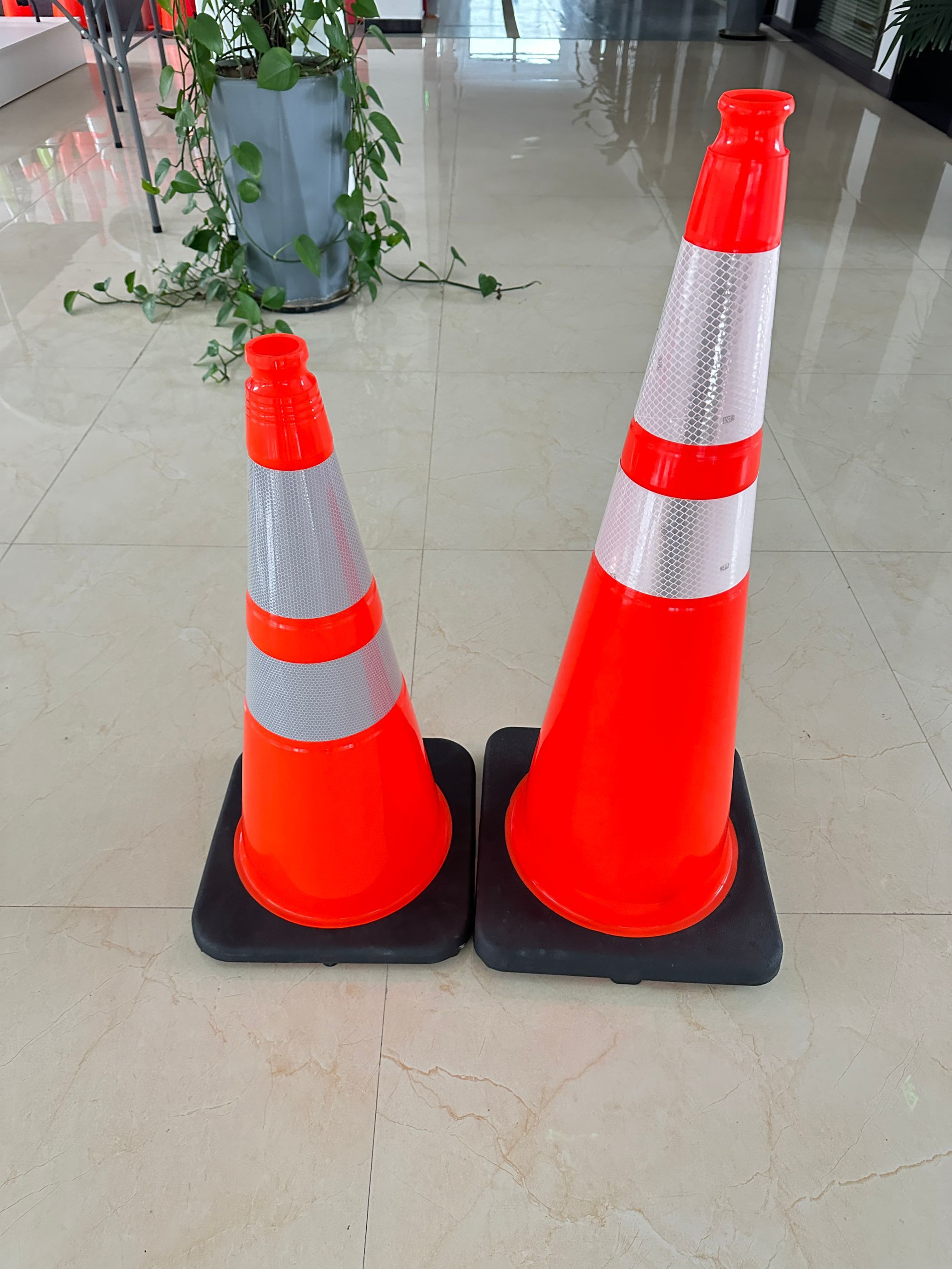 70CM Bell mouth PVC Road Cone Traffic Safety Flexible Cone