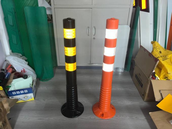 Black Color Road Safety PU Spring Flexible Delineator Post Traffic Bollards